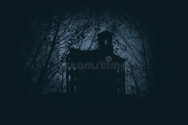 Eng Oud Verlaten Huis In Het Bos Stock Afbeelding - Afbeelding ...