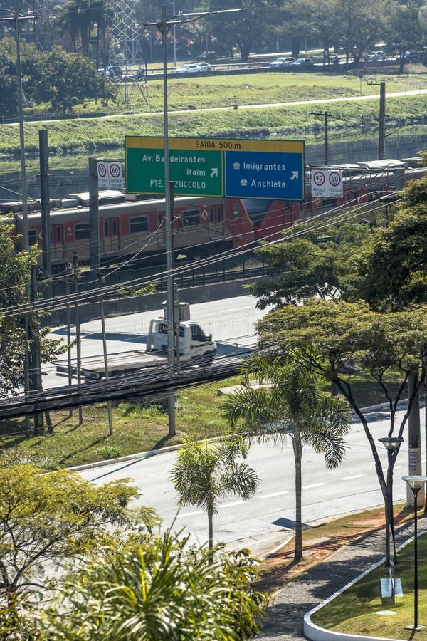 Engarrafamento Na Avenida Marginal De Pinheiros Imagem Editorial ...