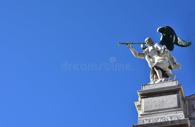 Engel Met Trompet En Exemplaar Spacec Stock Afbeelding - Image of ...