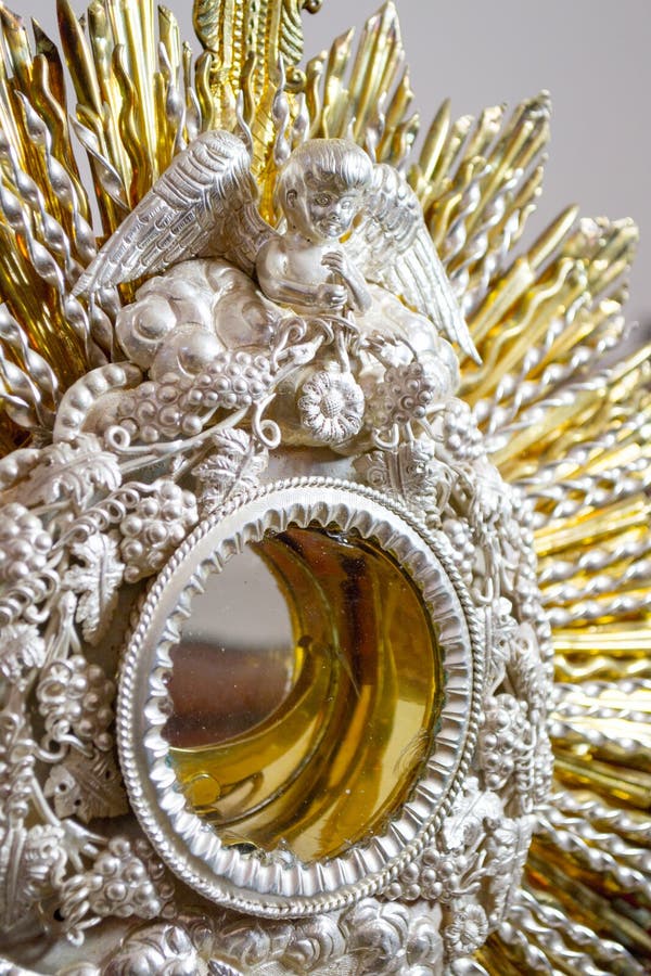 Engel in Monstrans Dichte Omhooggaand Stock Afbeelding - Image of ...