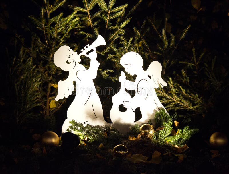 Engelen in De Decoratie Van Kerstmis Stock Foto - Image of kerstmis ...