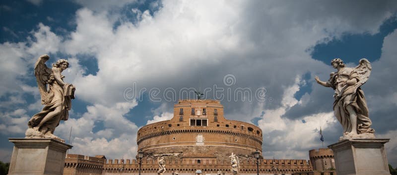 Engelen Op Brug En Castel Di Sant'Angelo Stock Afbeelding - Image of ...