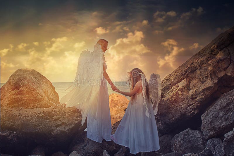 Engelen op het strand stock afbeelding. Image of kind - 97967553