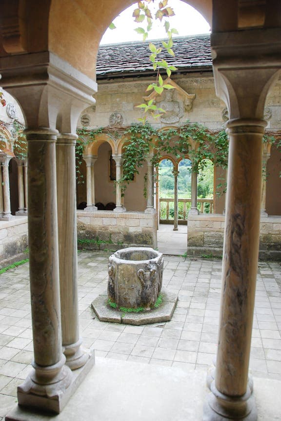 Engelse Kloosters redactionele stock foto. Image of geschiedenis - 37427498