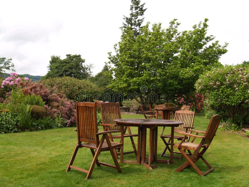 Engelse Tuin stock foto. Image of tuin, hout, bomen, gazon - 15697598