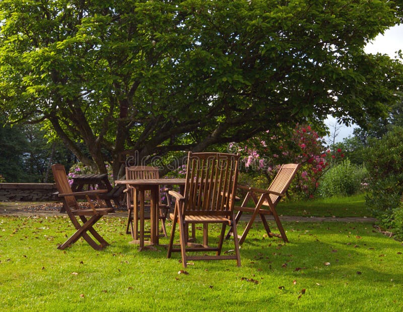 Engelse Tuin stock foto. Image of tuin, hout, bomen, gazon - 15697598