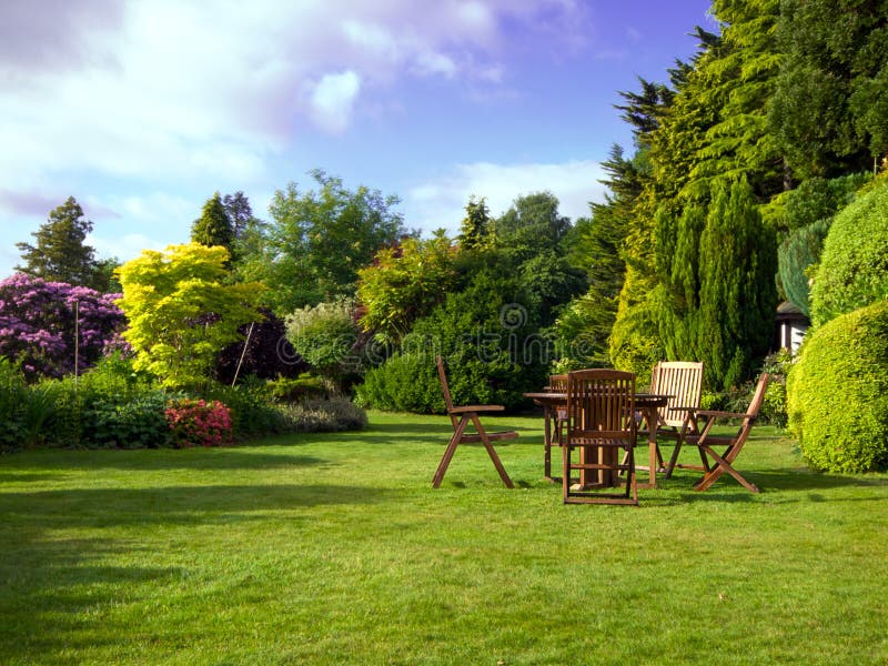 Engelse Tuin stock foto. Image of tuin, hout, bomen, gazon - 15697598