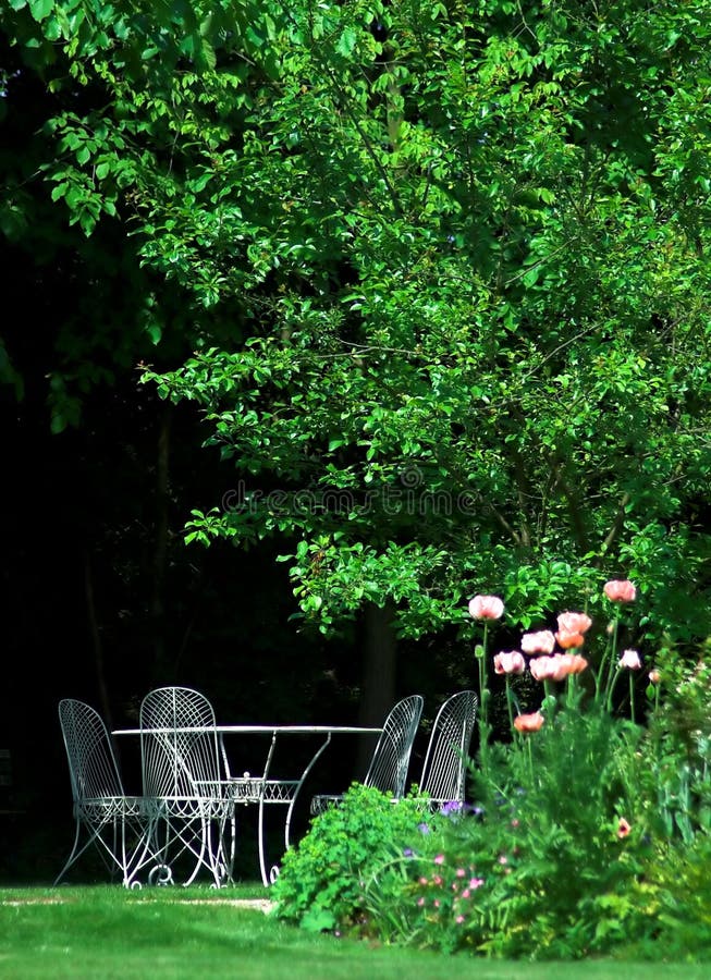 Engelse Tuin stock foto. Image of verdronken, buiten, verborgen - 854040