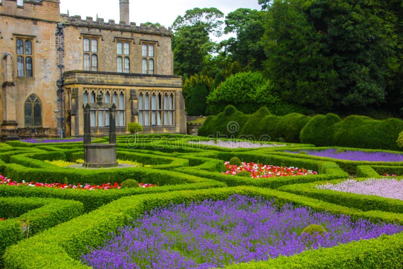 Typische Engelse Tuin stock afbeelding. Image of engels - 9190243