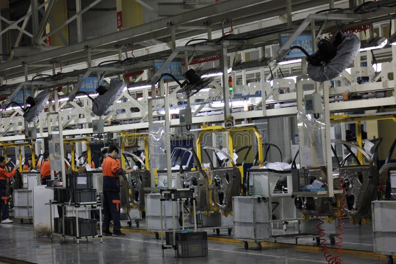 The engine ASSY editorial photography. Image of worker - 47341257