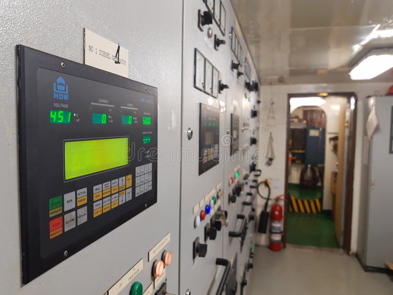 Engine control room editorial image. Image of nave, engine - 199863435