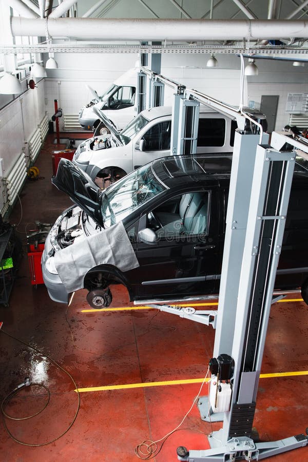 Engine Installing Conveyor Car Production Stock Photos - Free & Royalty ...