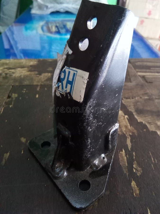 Engine mounting bracket RH stock image. Image of vehicles - 135210843