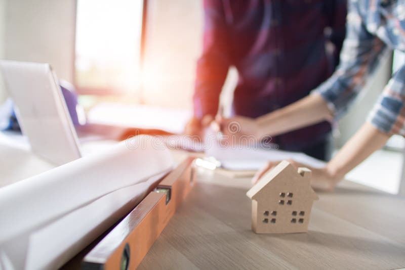 Engineer Planning with Client on Laptop in Construction Site ...
