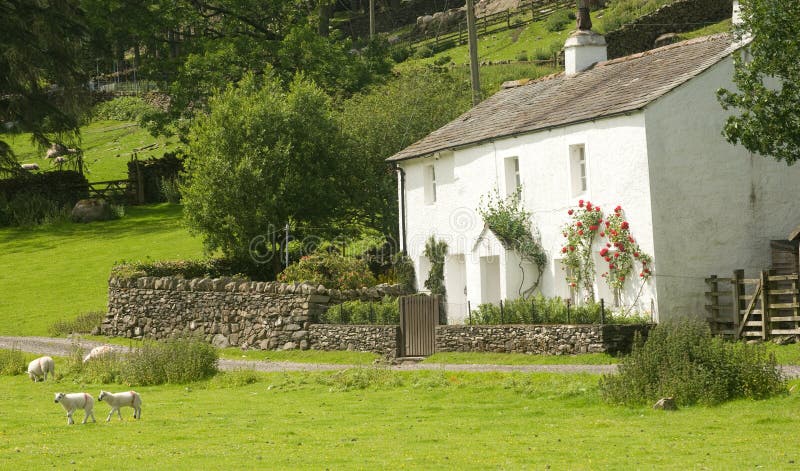 English Cottage. Idyllic Setting. Stock Image - Image of scenic ...