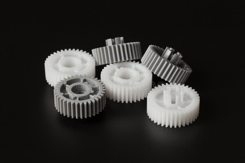 Engranajes Y Ruedas Dentadas Plásticos Blancos En Fondo Negro Imagen de ...