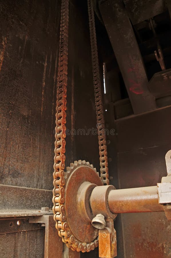 Engranajes Antiguos Y Cadenas Foto de archivo - Imagen de detalles ...