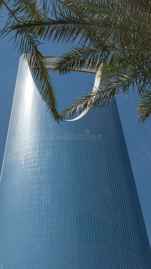 Riyadh, Saudi Arabia S Kingdom Tower and Sky Bridge Editorial Stock ...