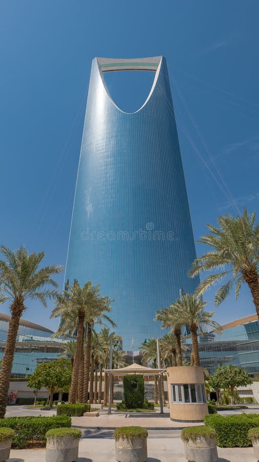 Riyadh, Saudi Arabia S Famous Kingdom Tower Editorial Stock Photo ...