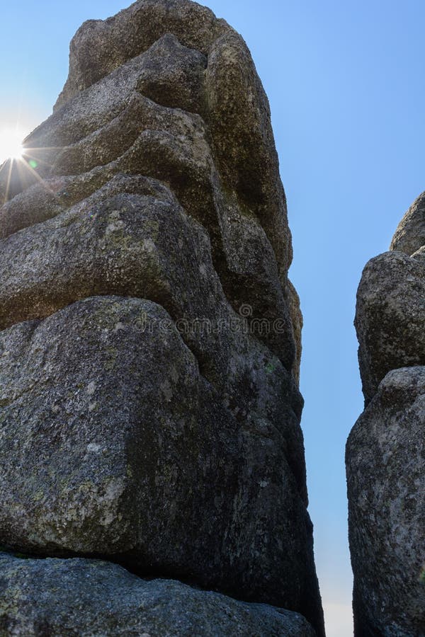 Enorma Stenblock Med Solexponering Fotografering för Bildbyråer - Bild ...