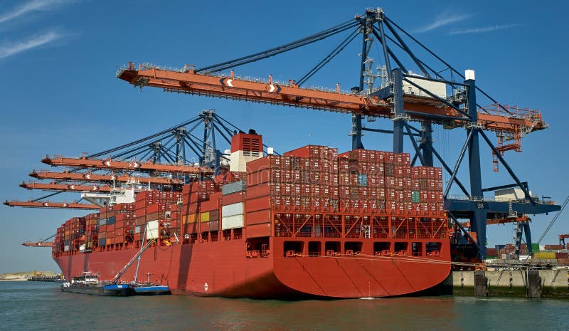 Beladenes Containerschiff Im Hafen Von Rotterdam Stockfoto - Bild von ...