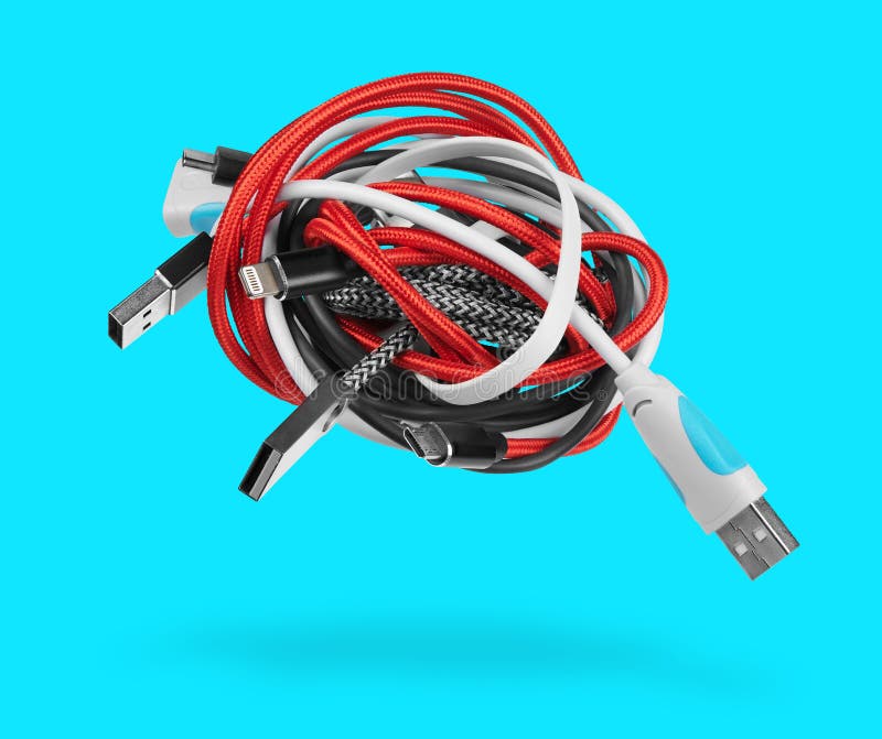 Enredado Rollo De Cables De Computadora Sobre Fondo Azul Foto de ...