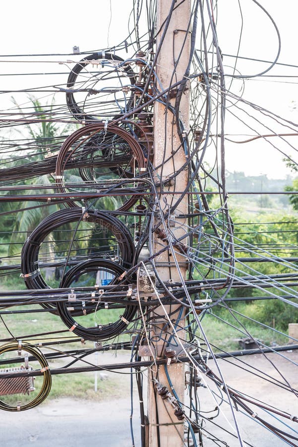 Enredo De Cables Y De Alambres Fotos De Stock - Download 488 Fotos ...