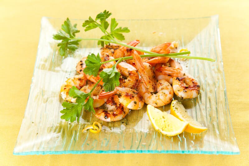 Ensalada Asada a La Parilla Sabrosa De La Gamba Imagen de archivo ...