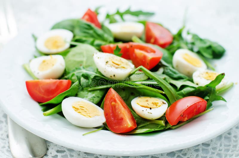 Lechuga Del Arugula, De La Espinaca, Roja Y Verde En Un Fondo Blanco ...