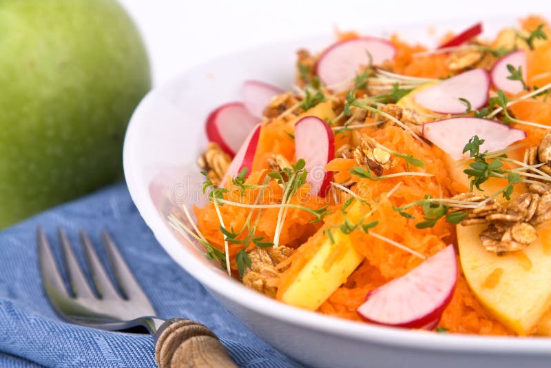 Ensalada Con El Rábano Y El Berro Imagen de archivo - Imagen de vegano ...