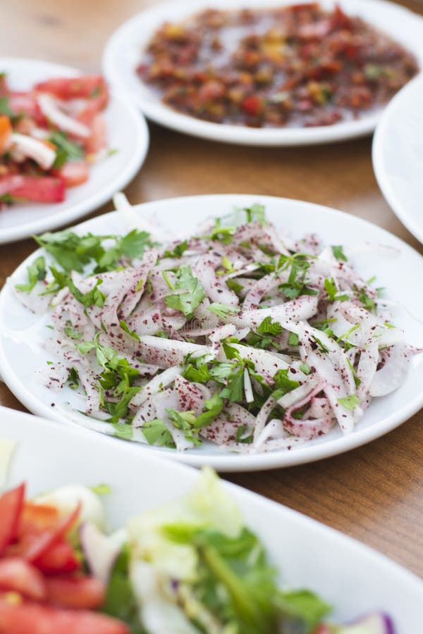 Ensalada De Cebolla En El Restaurante Turco Imagen de archivo - Imagen ...