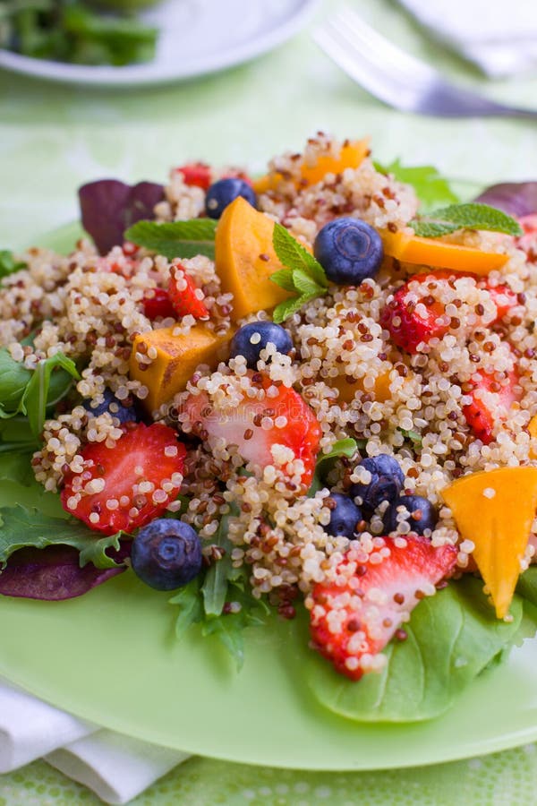 Ensalada De La Quinoa De La Fruta Imagen de archivo - Imagen de caqui ...