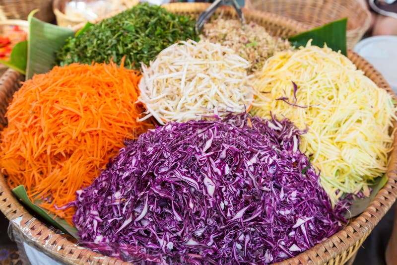 Ensalada rallada colorida foto de archivo. Imagen de libre - 37091526