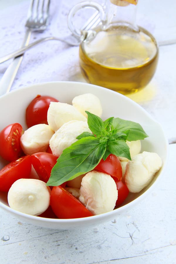 Ensalada Italiana Tradicional De Caprese Imagen de archivo - Imagen de ...