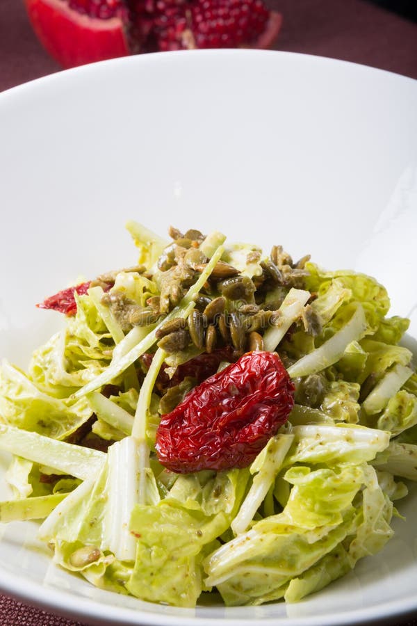 Ensalada Mixta De Lechuga Verde Imagen de archivo - Imagen de hoja ...