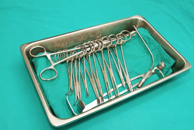Instrument Chirurgical Utilisant En Fonction Sur La Table Verte Photo ...