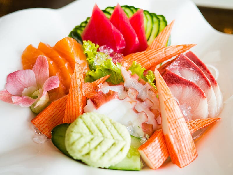 Ensemble De Fruits De Mer De Sashimi Photo stock - Image du déjeuner ...