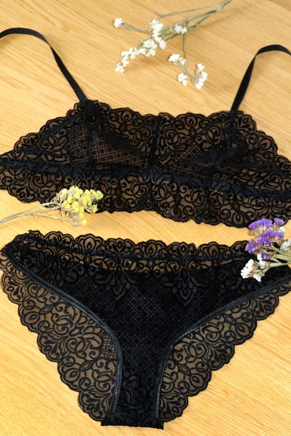 Ensemble Noir De Lingerie Lingerie Noire Faite Main Image stock - Image ... Ensemble Noir De Lingerie Lingerie Noire Faite Main Image stock - Image ...