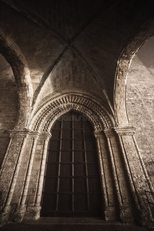 Entrada Al Castillo Medieval Antiguo De Erice Imagen de archivo ...