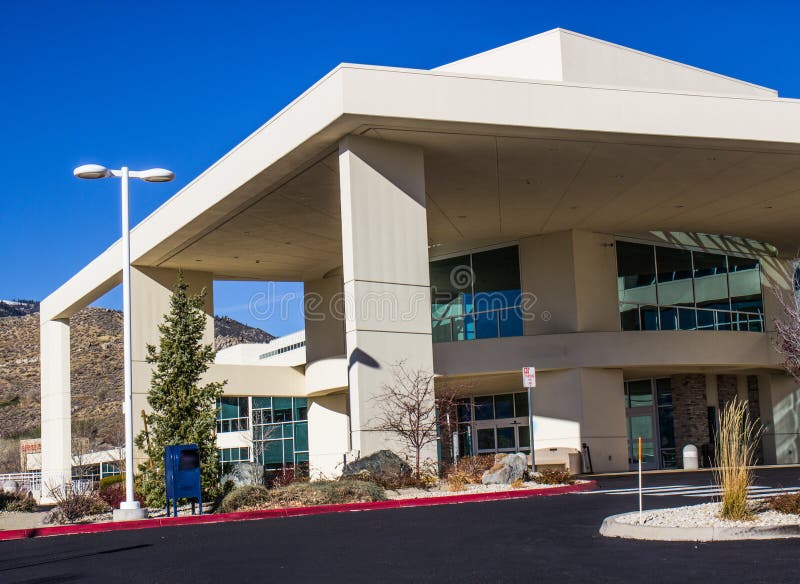 Entrada Al Hospital Moderno Foto de archivo - Imagen de cielo, poste ...