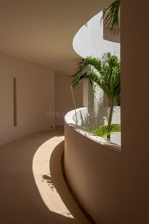 Entrada circular da rampa fotografia editorial. Imagem de linha - 122860792