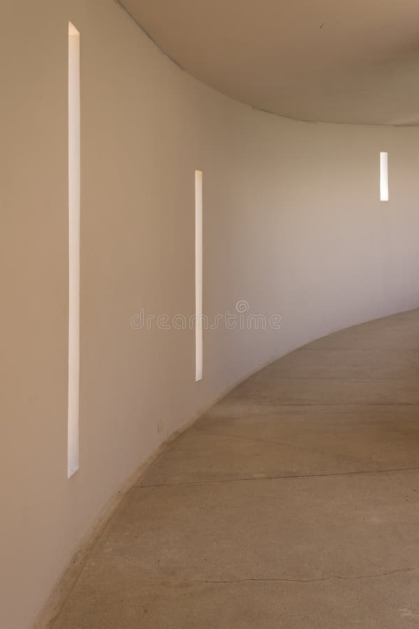 Entrada circular da rampa foto editorial. Imagem de paralela - 122860856