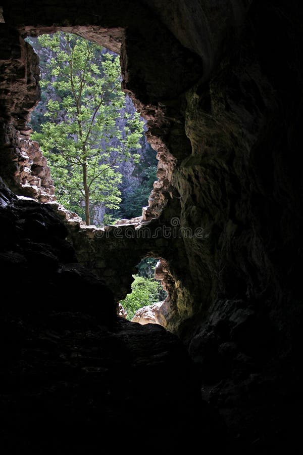 Entrada De La Cueva Desde Adentro Foto de archivo - Imagen de ...