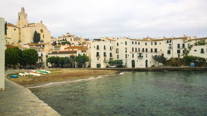 Entrada De La Playa En Cadaques Foto de archivo - Imagen de azul ...