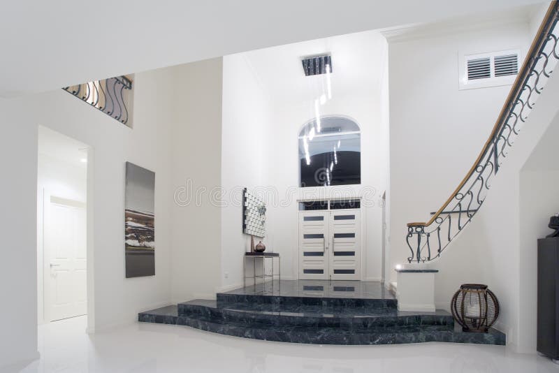 Entrada De Lujo De La Mansión Imagen de archivo - Imagen de finanzas ...