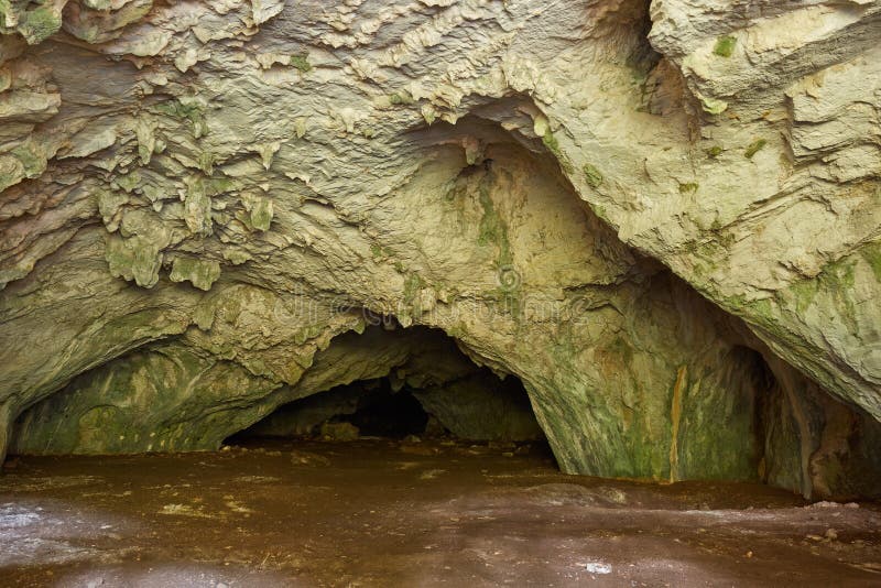 Entrada de uma caverna imagem de stock. Imagem de parque - 133151427