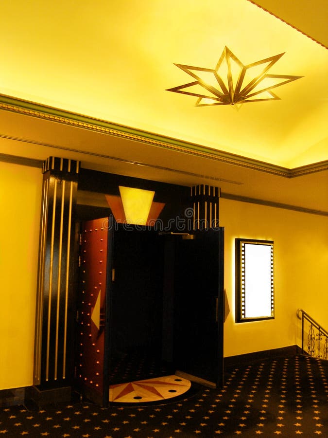 Entrada Do Cinema Com Poster Vazio Imagem de Stock - Imagem de luzes ...