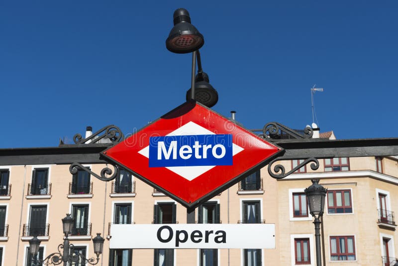 Entrada Do Metro, Opera, Madri Foto de Stock Editorial - Imagem de ...