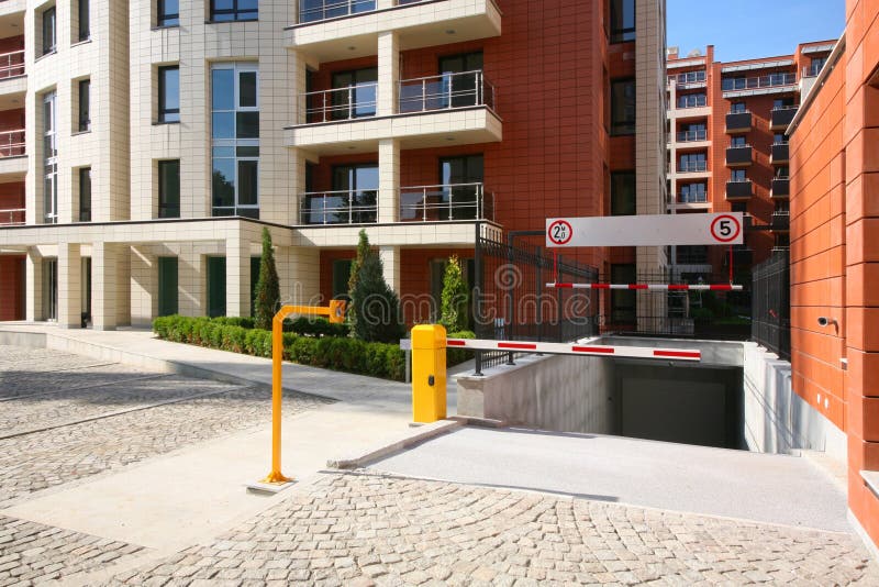 Entrada Do Parque De Estacionamento Imagem de Stock - Imagem de parque ...