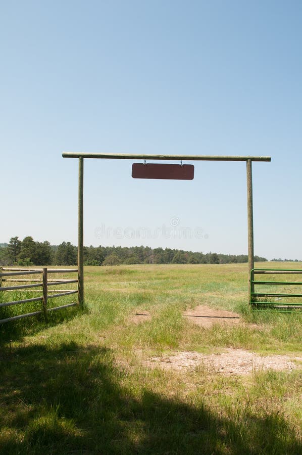 Entrada a Un Exterior Del Hogar Del Rancho Imagen de archivo - Imagen ...